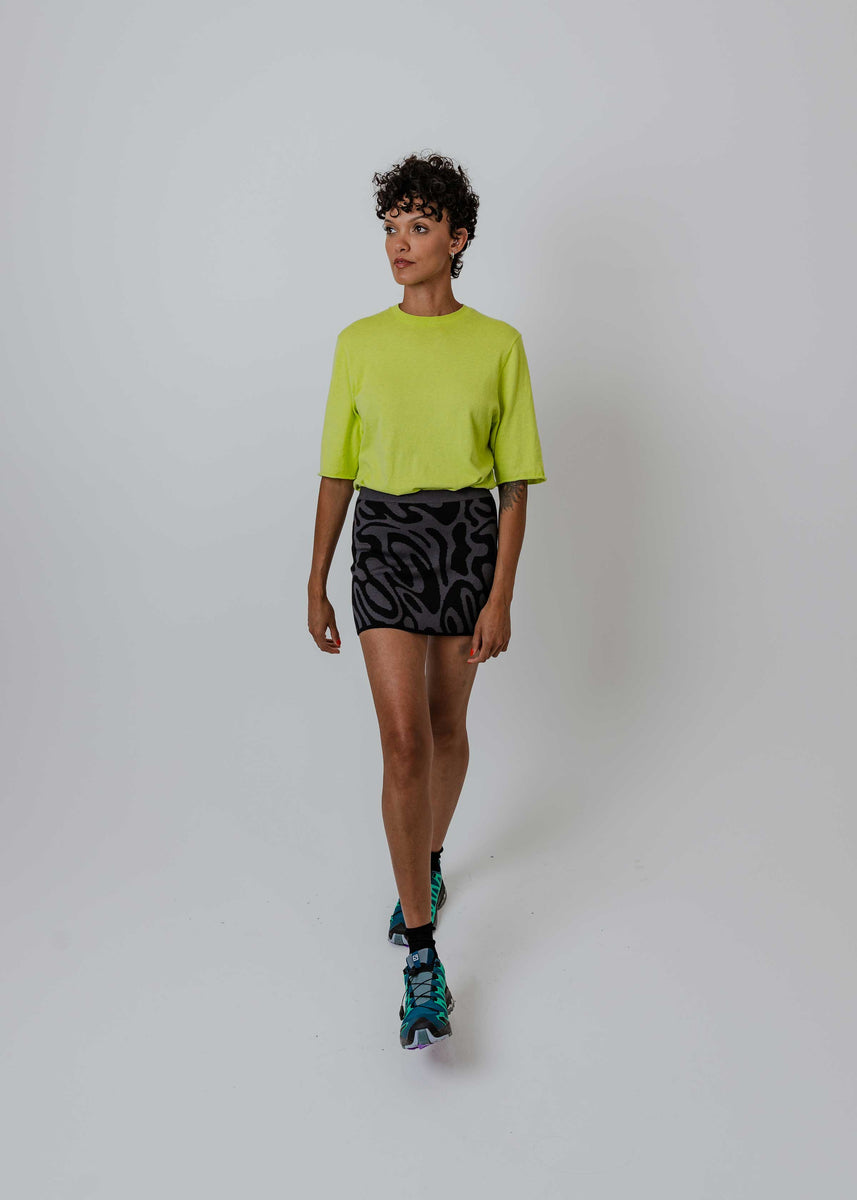 New Lands Sam Tee in Tango Red Cropped Sleeve Length – New Lands Studio